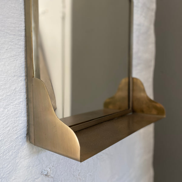 Tulossa 4/25!Peili, hyllyllä - Sarustiikka